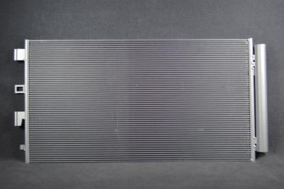 Cina Condensatore universale per auto a corrente alternata 12V Condensatore d'aria per auto per FORD ESCAPE OEM Standard in vendita