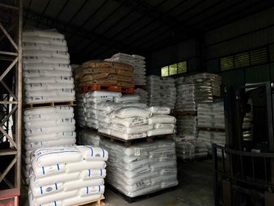 Cina Poliammide ritardante la fiamma PA12 Anti-UV Nylon Pa12 Per parti per autoveicoli in vendita