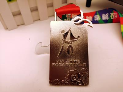 Cina Medaglia in lega di zinco Goldplating 5k che esegue spessore delle medaglie 2.5mm in vendita