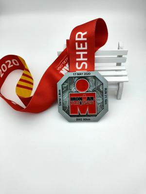 Cina L'abitudine di triathlon di Ironman muore incisione laser fusa di progettazione delle medaglie 2d in vendita