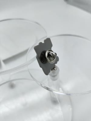 Cina La progettazione di Pin 3D della fibula del metallo di buon compleanno colora lo smalto duro di riempimento in vendita