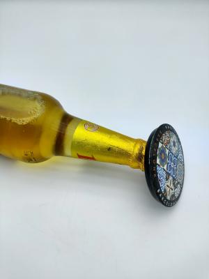 Cina Metallo Pin Badges, bottone rotondo della latta delle apribottiglie di Barcellona su 75mm in vendita
