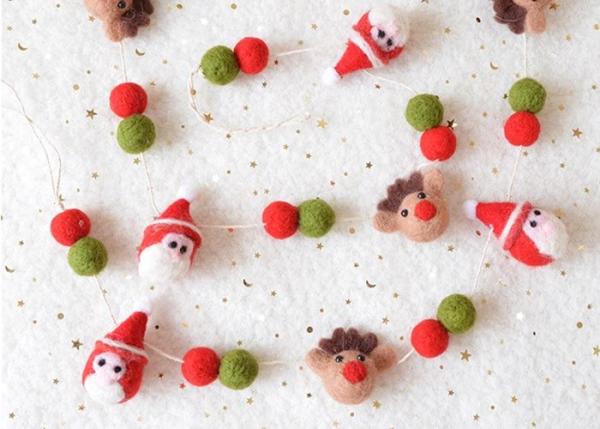 Quality Custom Color Christmas Felt Balls Christmas Elk Pattern With White Cotton Rope for sale