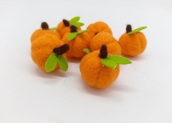 Quality 4cm Halloween Pumpkin Wool Felt Balls Creating Halloween Atmosphere for sale