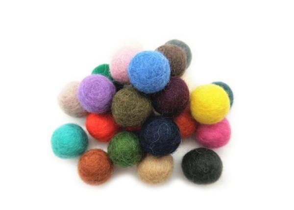 Quality 100% Pure Wool Felt Fabric Crafts 2cm Ball Custom Logo For DIY Projects for sale