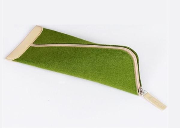 Quality Compact Dumpling Shape Felt Fabric Bags 9*22 Cm Custom Color Zipper Type for sale