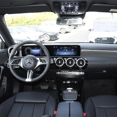 Cina Mercedes-Benz Classe A180L 1.3T Berlina a benzina Nuova auto 5 posti Veicolo in vendita