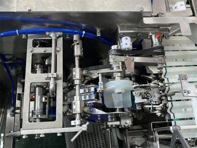 China Máquina automática de exfoliación de camarones de mariposa con descascarillado de camarones Procesamiento de camarones Equipo multifuncional Camarones exfoliados e intestinados en venta