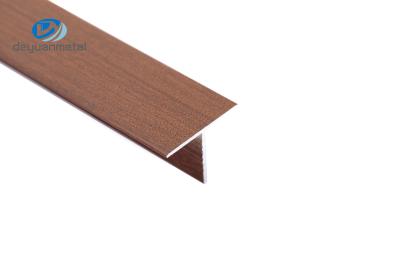 Cina Una scanalatura di 6063 T ha espulso di alluminio, 6063 grano di alluminio di legno del rivestimento della polvere di forma di profilo t in vendita