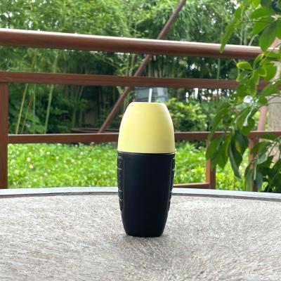 Cina Flaconi roll-on in plastica vuoti per olii per il sollievo dal dolore muscolare Contenitori deodoranti roll-on in plastica formato viaggio all'ingrosso in vendita