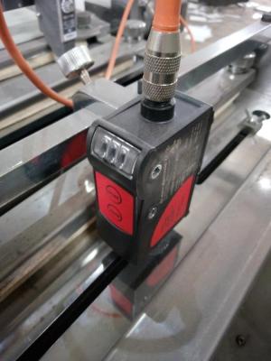 Cina Taglierina tagliante di nastro adesivo di velocità media della macchina del tessuto automatico dell'etichetta in vendita