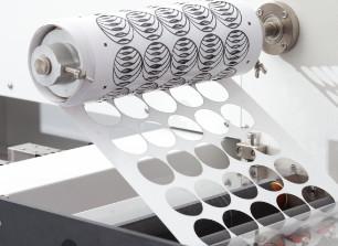 Cina Produttore di etichette a colori digitali adesivo ad inchiostro adesivo ad inchiostro stampante di etichette macchina di stampa e taglia in vendita