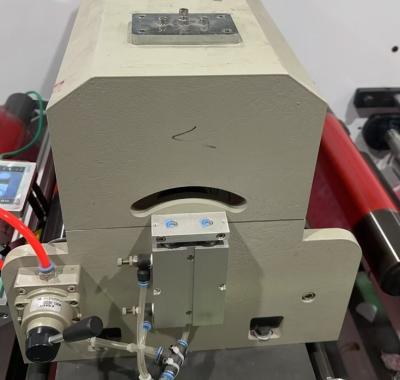 Cina Macchina da stampa flessografica UV IR rotativa automatica per etichette adesive su rotolo, 4 colori, con unità di fustellatura e telecamera in vendita