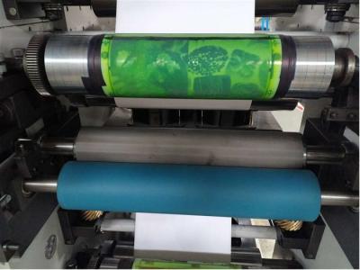 Cina Macchina da stampa flessografica UV IR rotativa automatica per etichette adesive su rotolo, 4 colori, con unità di fustellatura e telecamera in vendita