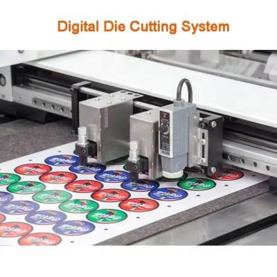 Chine Largeur du support 100-330mm Machine automatique de découpe laser d'étiquettes autocollantes sur rouleau avec moteur servo de haute précision à vendre