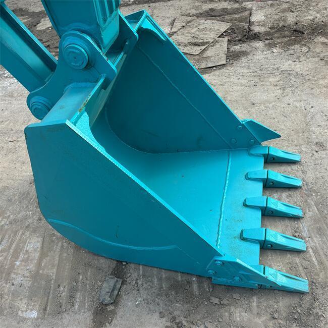 Kobelco SK75 excavator bucket