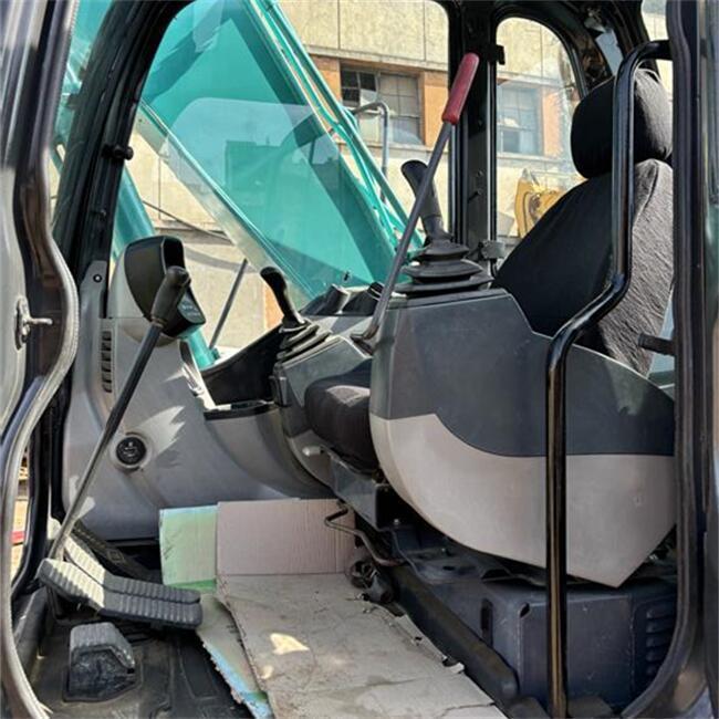 Kobelco SK140-8 excavator cab