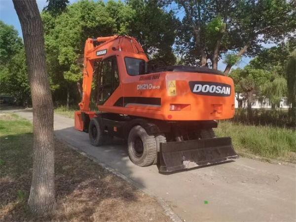 Quality Easy Maintenance DH210 Wheeled Used Doosan Excavator 21 Ton Digger for sale