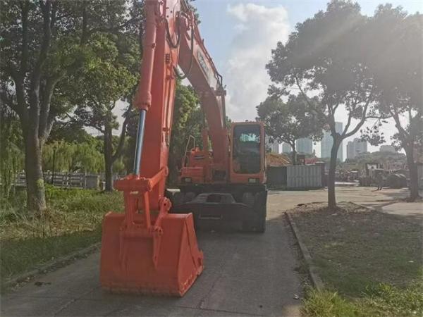 Quality Easy Maintenance DH210 Wheeled Used Doosan Excavator 21 Ton Digger for sale