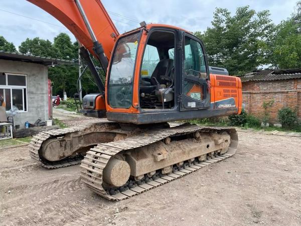 Quality Original Korea Used Doosan Dx225 Excavator 22 Ton Fuel Efficiency for sale