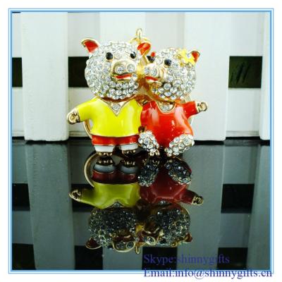 China Lovers couple metal Pigs Pendant Keychain for sale