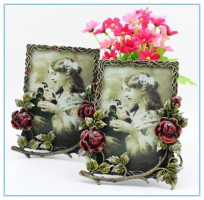 China Shinny Gifts Metal handmade flower photo frame new models for wedding gifts for sale