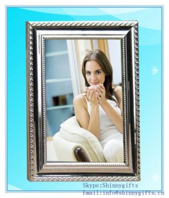 China Silver Aluminum Metal Picture Frame for sale
