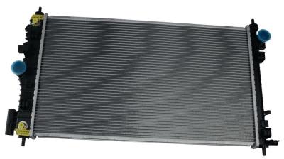 Cina Radiatore di alluminio per auto per Chevrolet Malibu e Buick Lacrosse Radiatore automatico in vendita
