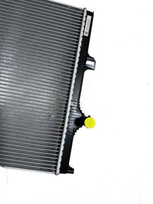 Cina Fabbricazione auto BMW Serbatoio idrico per radiatore in alluminio F30 F35 F31 17118482625 17118625430 in vendita
