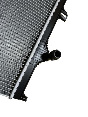 Cina Fabbricazione auto BMW Serbatoio idrico per radiatore in alluminio F30 F35 F31 17118482625 17118625430 in vendita
