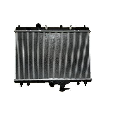 Cina 21460-ED500 OE NO. Sistema di raffreddamento di parti di auto Radiatore in alluminio per Nissan Sylphy Tiida in vendita