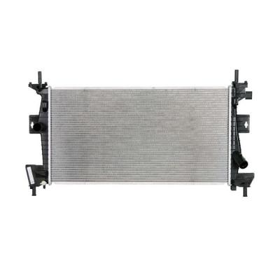 Cina Sostituire o riparare il sistema di raffreddamento Ford Focus CDH con un radiatore in alluminio CV6Z8005A in vendita