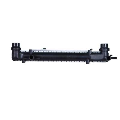 中国 1K0121251P 自動車用スペアパーツ アルミニウムラジエーター VW GOLF CADDY JETTA AUDI A3 1.8 TFSI 販売のため