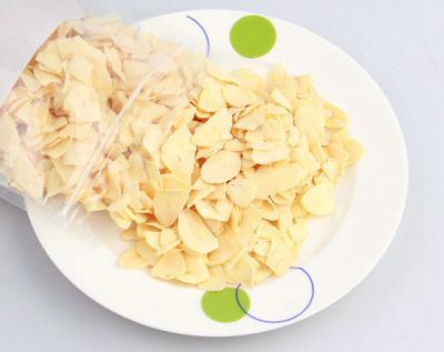 China Dehydrated Garlic Flakes for sale