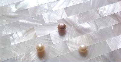 China Beautiful white color mother of pearl shell mosaic tile with cheap price for sale
