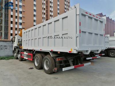 Cina 50 tonnellate di 23.5m3 Sinotruk di autocarro con cassone ribaltabile con la gru in vendita