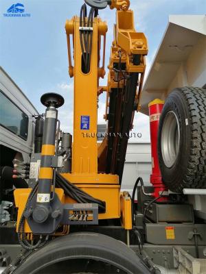 Cina 50 tonnellate di 23.5m3 Sinotruk di autocarro con cassone ribaltabile con la gru in vendita