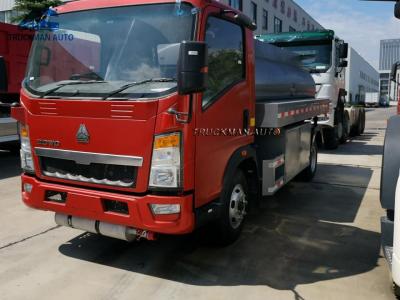 Cina 6000 camion cisterna 7.50R16 del combustibile derivato del petrolio del veicolo leggero di litro HOWO in vendita