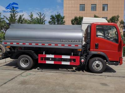 Cina 6000 camion cisterna 7.50R16 del combustibile derivato del petrolio del veicolo leggero di litro HOWO in vendita