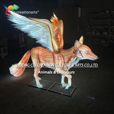 中国 巨大な光るキツネの彫刻ランタン 羽根付き ターコイズ＆白の翼 販売のため
