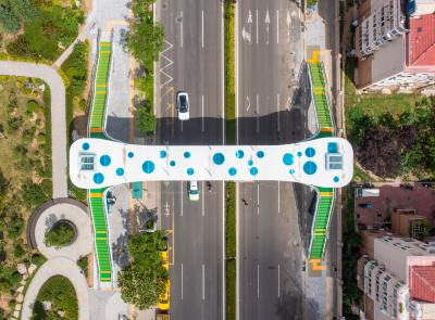 Cina Sovrappasso pedonale prefabbricato in acciaio con struttura a H e trave a I, ponte personalizzabile in vendita