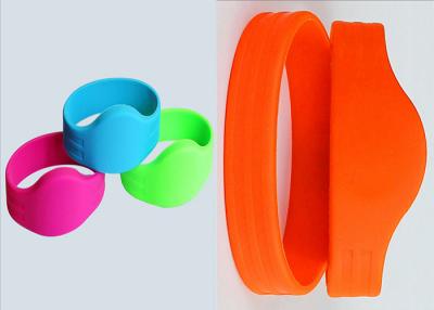 Cina Polsini Ntag203, braccialetto di NFC di festival di musica del silicone RFID di Waterproorf in vendita