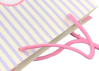 China Leuke Buitensporige Kleine Bruine Giftzakken met Handvatten Modieuze Verschijning Te koop