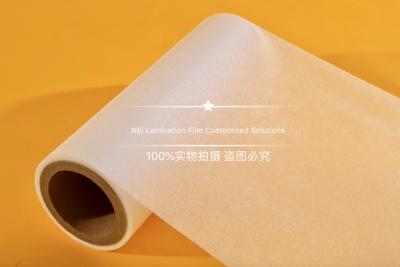 Cina Rotolo di film di laminazione spazzolato disegno a 3 pollici del metallo da 90 micron, film di laminazione di calore per imballare in vendita