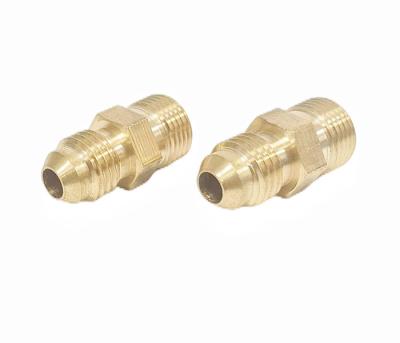 Cina L'adattatore maschio d'ottone del tubo di accessorio per tubi del chiarore di 1/2» il NPT X 1/2 ' ha lucidato uniformemente in vendita