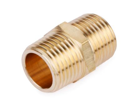中国 真鍮の管付属品、六角形のニップル、1/2」x 1/2」NPTの男性の管のアダプター 販売のため