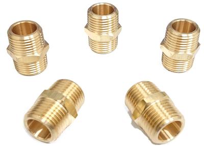中国 真鍮の管付属品、六角形のニップル、1/2」x 1/2」NPTの男性の管 販売のため