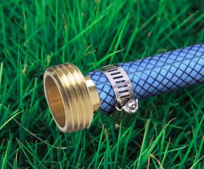 Cina connettore d'ottone di riparazione del tubo flessibile di giardino di 1/2», fermaglio maschio del riparatore in vendita