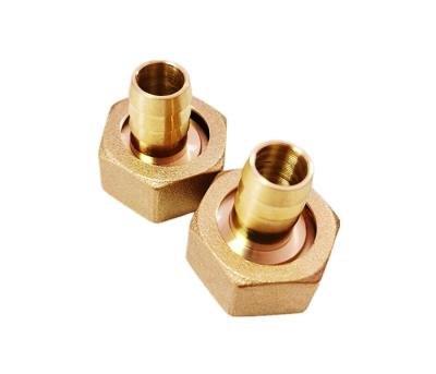Cina Montaggi di tubo flessibile d'ottone dell'acqua del filo a 3/4 pollici di GHT con 13.5mm Barb in vendita