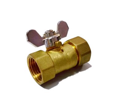 Cina Valvola a sfera d'ottone femminile DN15 con la maniglia della farfalla in vendita